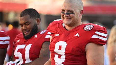 How Eagles Draft Pick Ty Robinson Balanced Football And Pre Med Nbc