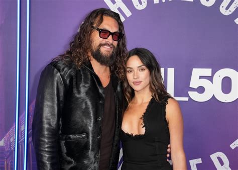 Jason Momoa Finalmente Estreia Em Red Carpet Ao Lado Da Namorada Anos Mais Nova Que Se