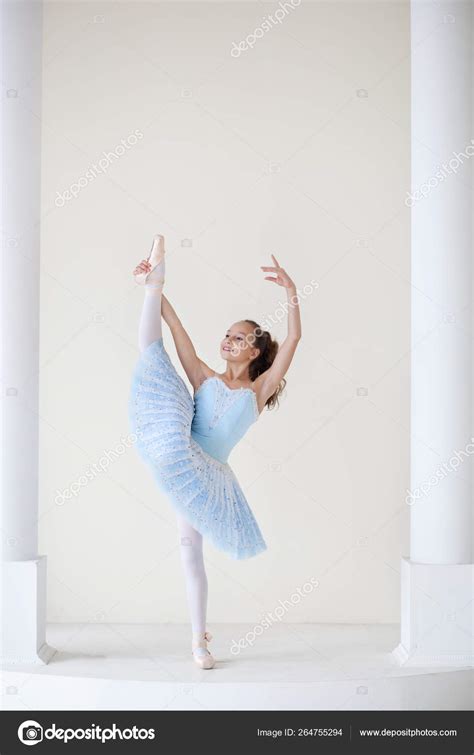 Ballerinas Dancing On Pointe