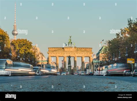 Perspektivische Ansicht Vom Brandenburger Tor Fotos Und Bildmaterial