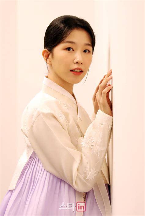 윤가이 회사 없이 연기 시작판 키워서 다가가고 싶었죠 한복인터뷰 ②