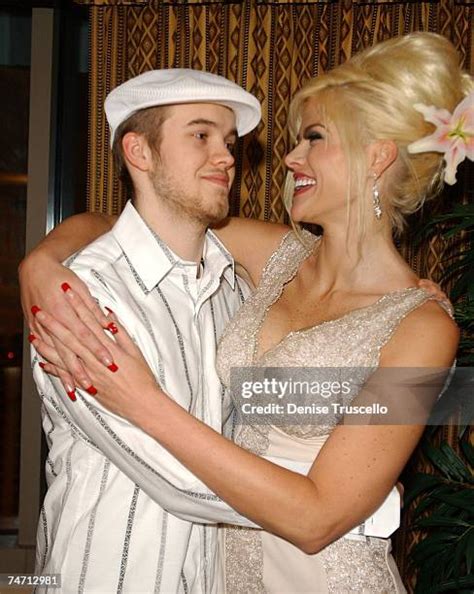 115 Anna Nicole Smith And Daniel Photos And High Res Pictures Getty Images