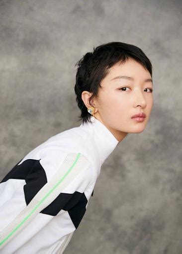 周冬雨剪了个3cm寸头 比窦靖童还男人味 网友 真酷造型