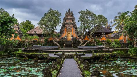 The Magic Of The Palace In Ubud A Place Of Music And Dance Bvlgari