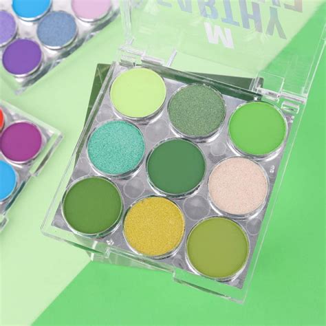 9 Colors Shimmer Matte Green Eyeshadow Palette Highly Pigmented Light