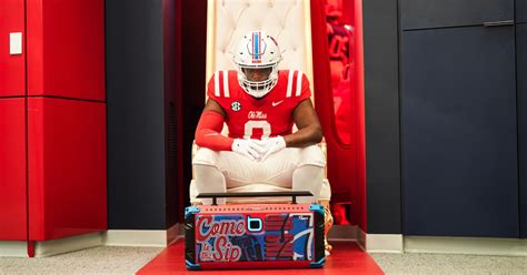 Four Star Defensive Lineman Kevin Oatis Is Tight With The Rebels