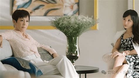 露嫩肩美腿实在香艳！周润发前妻17岁性感片段流出，更获认证从小美到大余安安女儿marcia