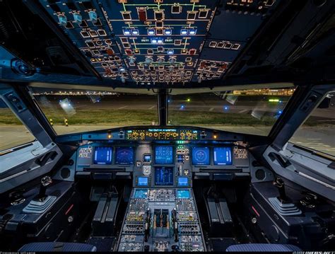 Photos Airbus A320 233 Aircraft Pictures Flight Deck Airplane Pilot