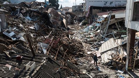 How Long Can People Survive Under Rubble After An Earthquake Livenow