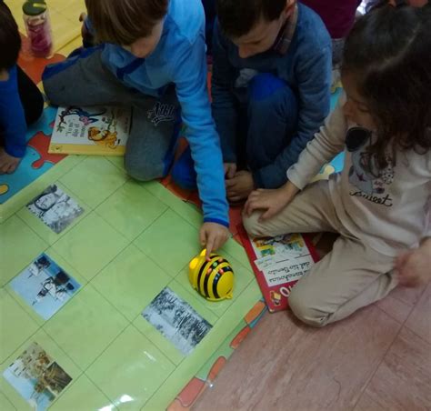 Bee Bot Robot Programable DynamoElectronics