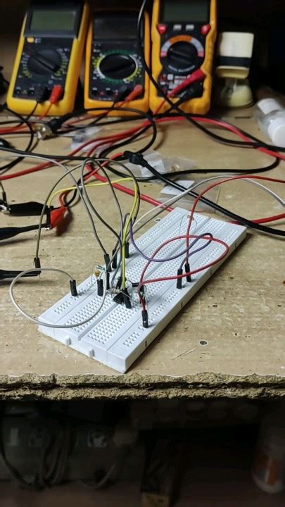 Peak Voltage Level Detector Circuit Using Operational Amplifier And
