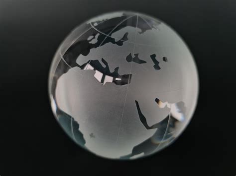 Premium Photo Glass Globe On Black Background Reflection Of Circle
