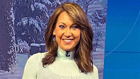 Gma Meteorologist Ginger Zee Shows Off Her Incredible Figure In Sexy