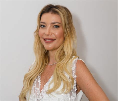 Luiza Possi Desfila De Noiva Com Vestido Construído Na Hora