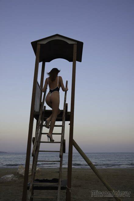 Bikini Model Wiesiai Enhanced Heels On Beach 020 Topaz Enhance 28x