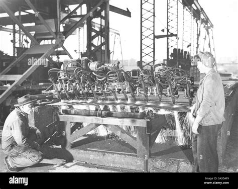 Wwii Women At Work Manufacturing Steel Industry Photo Of Man And