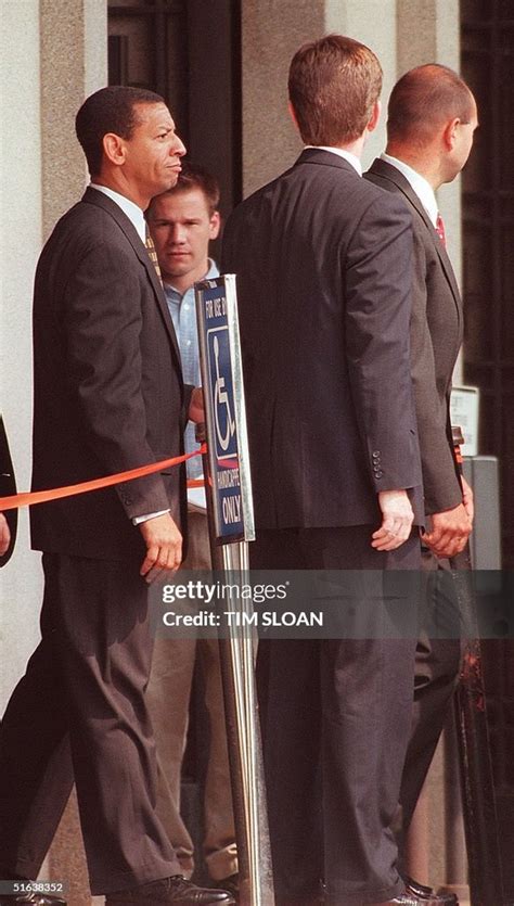 Us Secret Service Agent Larry Cockell Us President Bill Clintons
