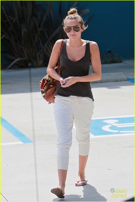 Miley Cyrus Pilates Miley Cyrus Exercise And Workout Routine Ickah