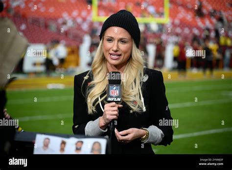Nfl Network Reporter Jane Slater Before An Nfl Football Game Between