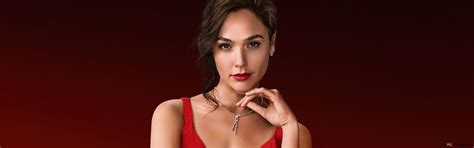 Red Notice 2021 Gal Gadot Hd Wallpaper Download