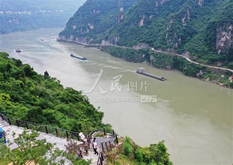 湖北宜昌：三峡公路边建起平台 西陵峡观景又添好去处 人民图片网