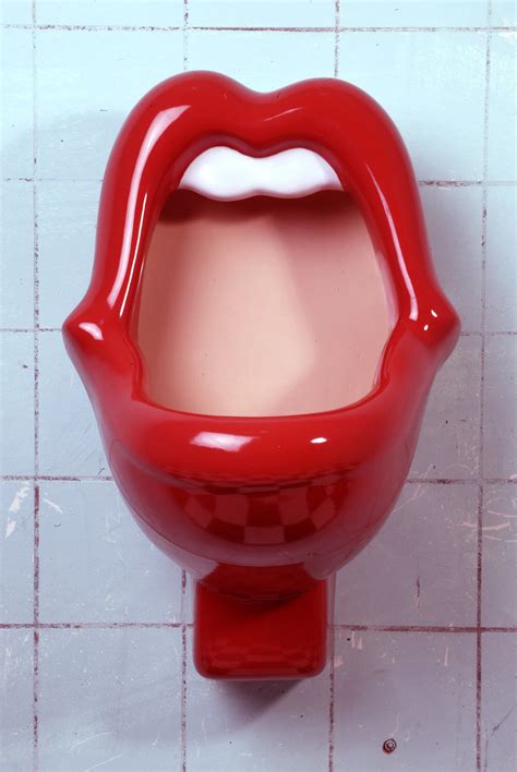 Beijo Urinário Escondida Piss Wc Casa De Banho Dos Homens Sangue Na