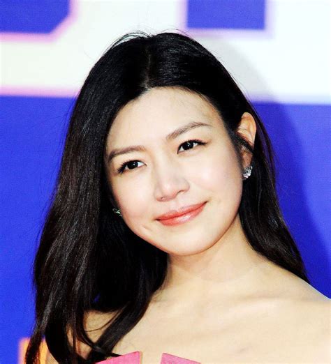 女神陈妍希一组高清唯美壁纸图，网友：笑起来真的太迷人 新浪新闻