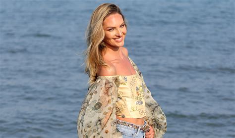 Candice Swanepoel Poses For Photos At The Beach In Venice 2019