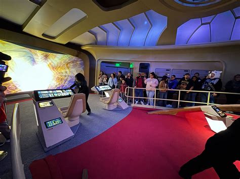 Photos Video Universal Fan Fest Nights Brings Guests To The Bridge Of