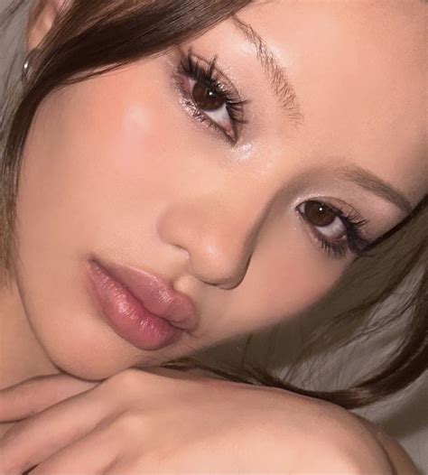 Asian Brown Makeup Soft Y2k Makeup 2000s Makeup Looks Korean Beauty