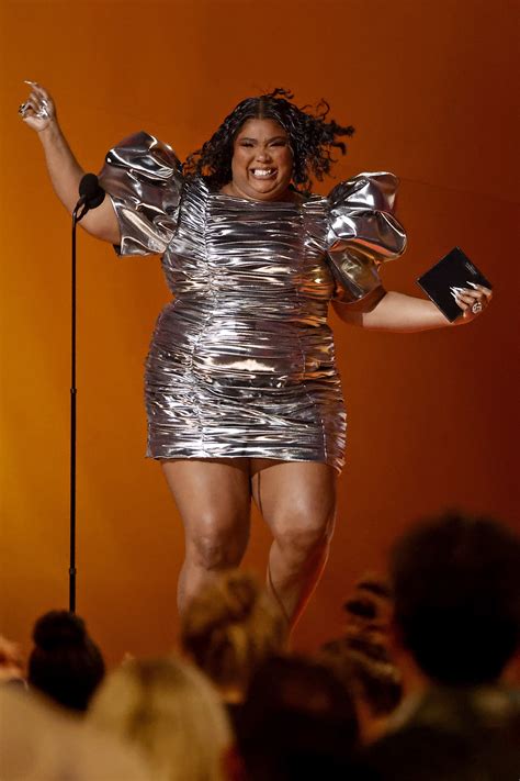 Wow Lizzo 36 Flaunts Her Body In Photos After Achieving Her