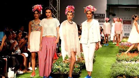 Wifw 2015 Aneeth Arora Opens On A Summery Note View Pics India Tv