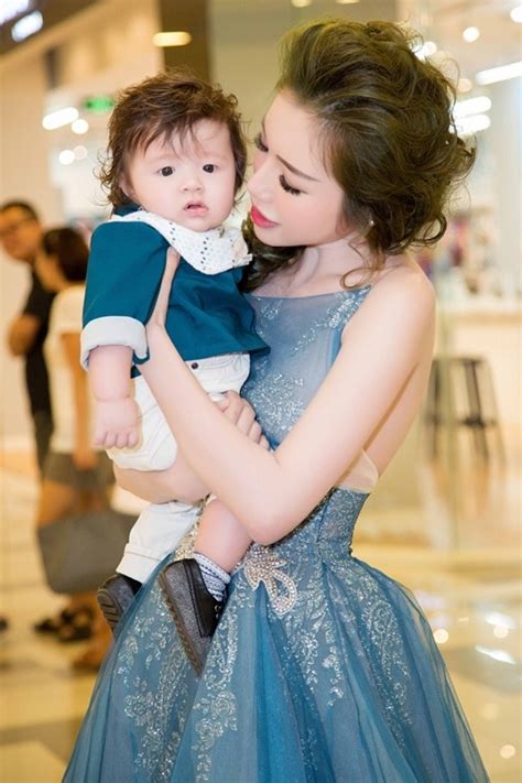 Elly Trần Thay 14 Vú Em Cho Con Trai Alfie Túc Mạch Giống Vợ Cũ Đan Trường