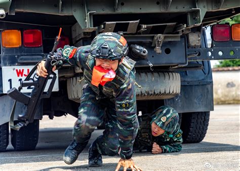 一组图片为你呈现武警特战队员的15个极限瞬间。（湖南武警）