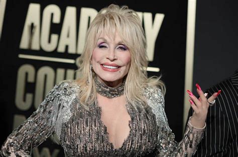Dolly Parton On Why She Prefers Faxes Over Text Messages Billboard