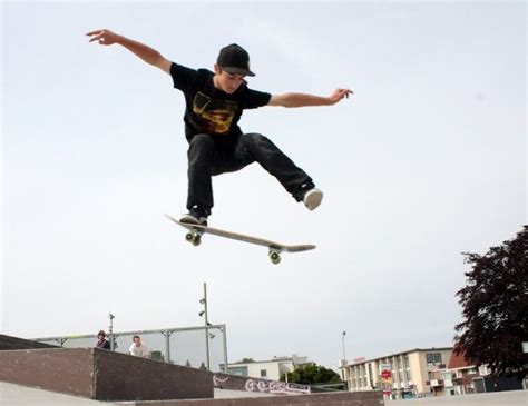 22 Skateboarding Tricks From Basic To Advanced Learn In Order