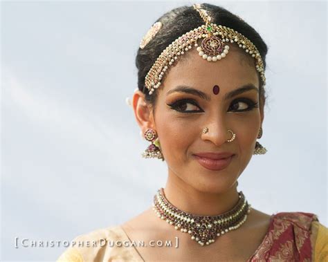 How To Do Bharatanatyam Eye Makeup