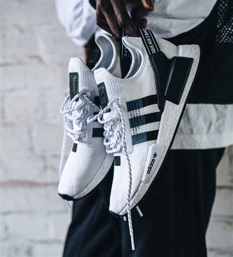 Кроссовки Adidas Nmd R1 V2 White Black купить в Краснодаре