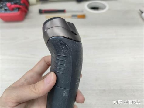 维修日记：十年前的飞利浦电动剃须刀，自己动手更换电池，还能再战十年！ 知乎