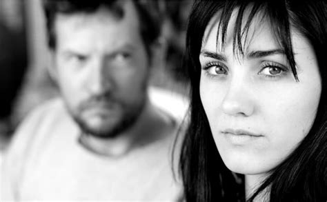 8 Arsye Pse Burrat Jobesnikë Qëndrojnë Me Gratë E Tyre Panorama Plus