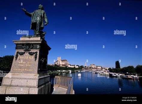 Yonne Dep Fotos Und Bildmaterial In Hoher Auflösung Alamy