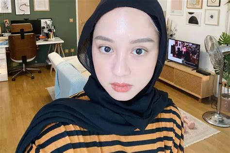 Profil Gita Savitri Devi Influencer Yang Namanya Diklaim Kampus Uipm Metropolitan