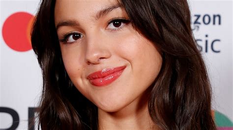 Olivia Rodrigo Eyeliner Tutorial