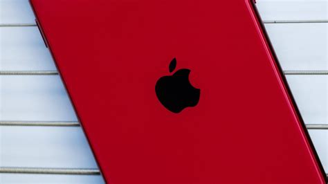 Iphone Se Im Actually Glad That Apples Smallest Iphone Isnt Really That Small Cnet