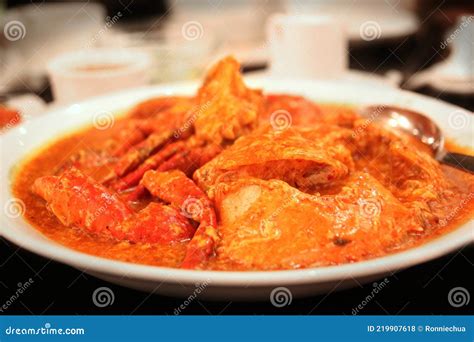 Caranguejo Prato Nacional Singapura Em Molho De Molho Picante Selvagem Foto De Stock Imagem De