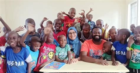 Afrikada Kendilerini Türkiyeyi Tanıtmaya Adayan çift Aziz Ve Rümeysa