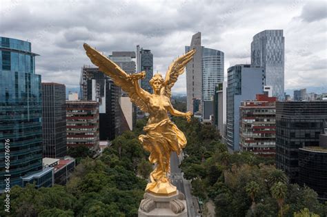 Ángel De La Independencia Con Decoración De Día De Muertos Cdmx