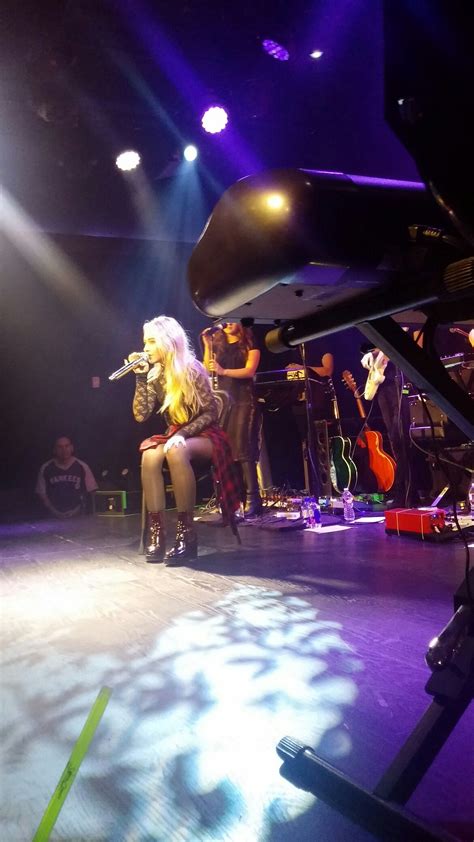 Sabrina Carpenter Sitting Down And Singing😊 Sabrina Carpenter