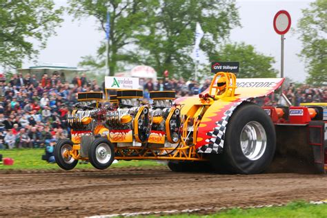 Pulling Tractor Wallpapers Hd