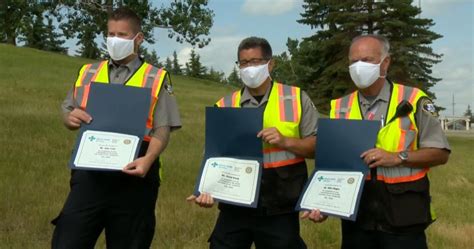 Calgary Transit Officers Recognized For Helping Unconscious Driver Calgary Globalnewsca